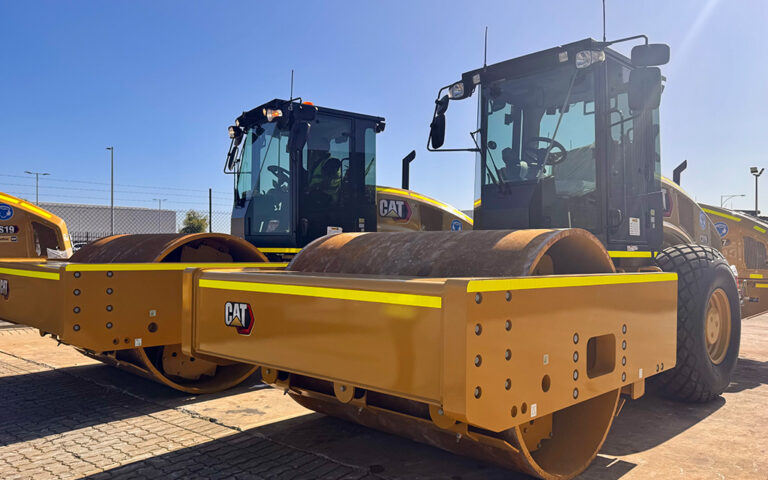 CAT CS19 Smooth Drum Roller - NSR Hire